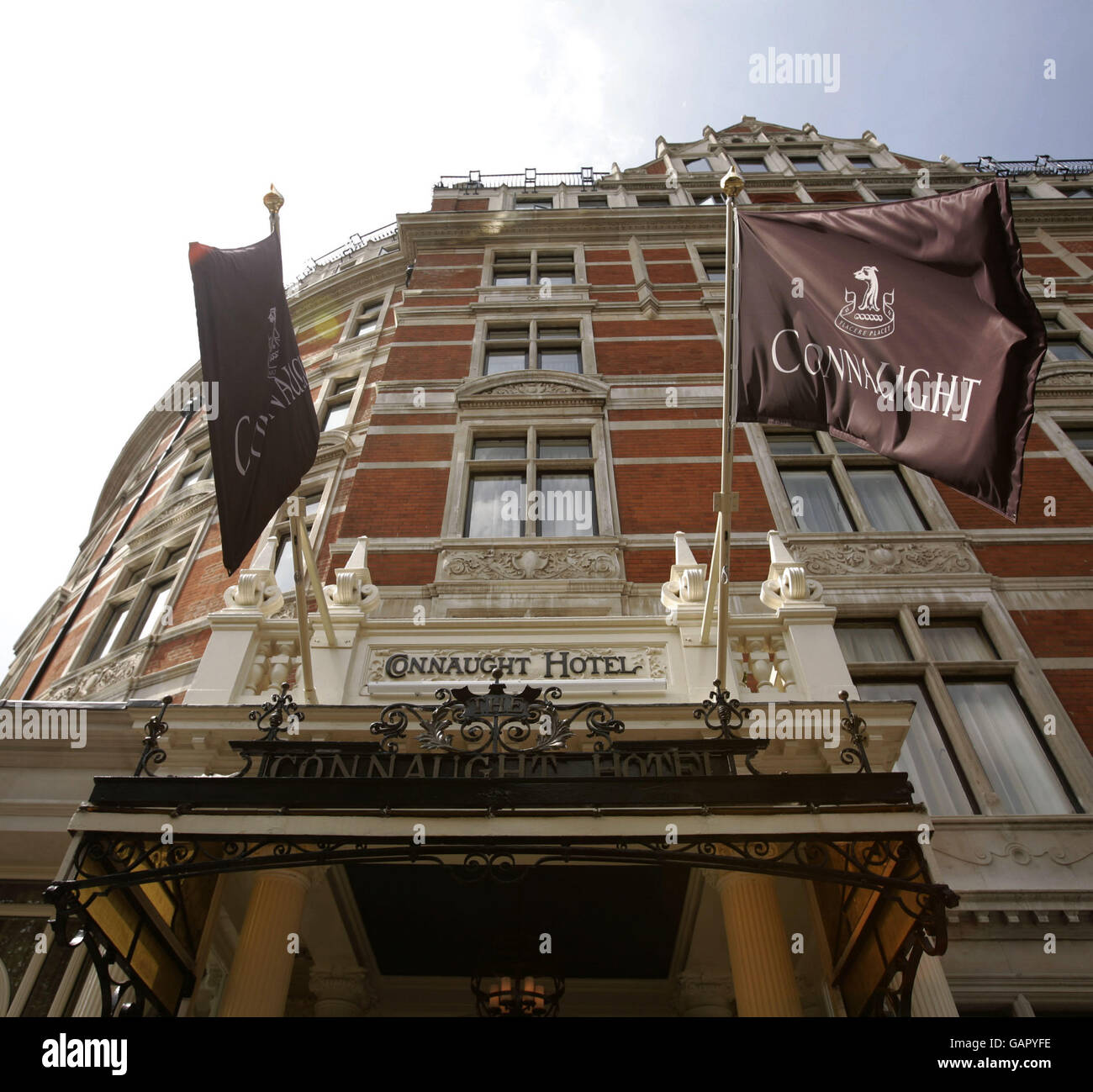 London hotel connaught hi-res stock photography and images - Alamy