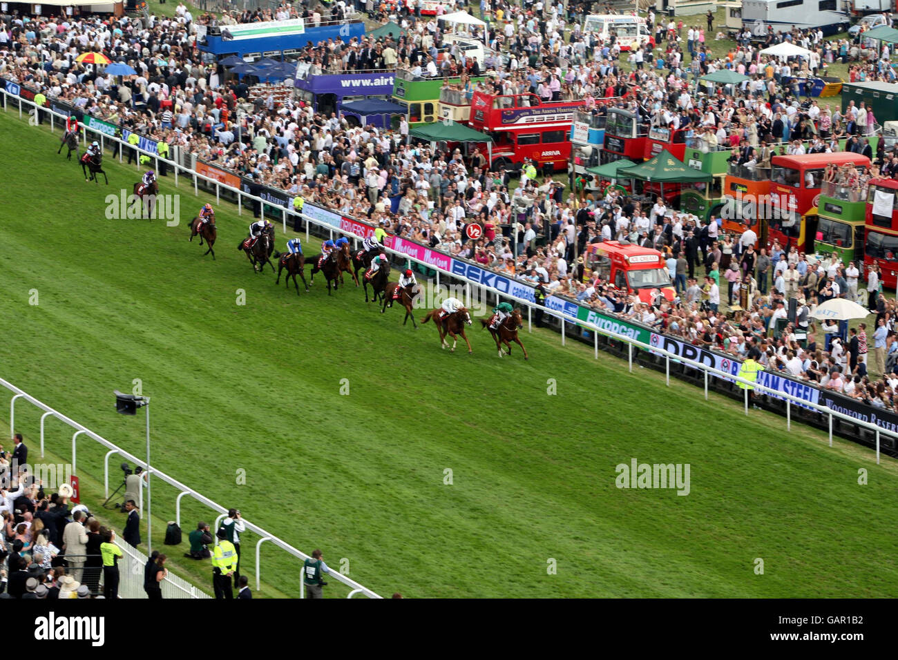 New Approach and jockey Kevin Manning (green hat) win The Vodafone ...