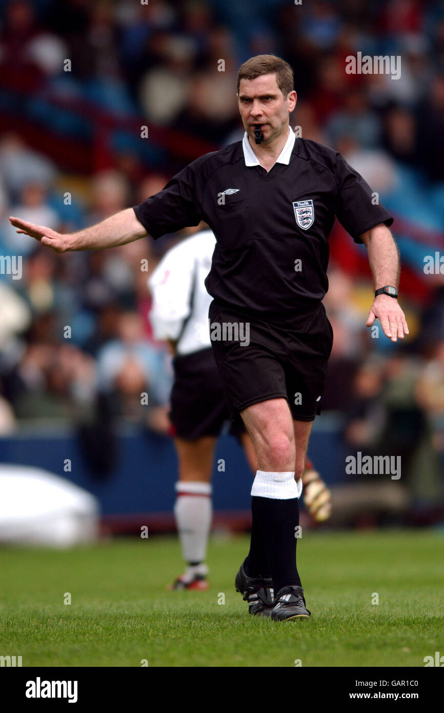 Referee george cain hi-res stock photography and images - Alamy