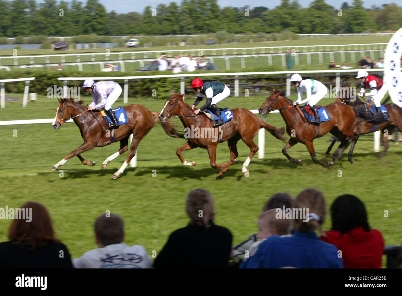 Horse Racing - Kempton Park Racecourse Stock Photo - Alamy