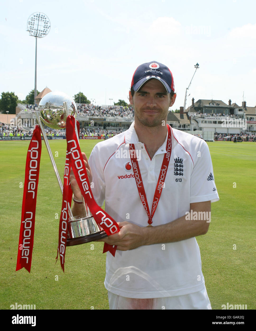 Jimmy anderson trophy hi-res stock photography and images - Alamy
