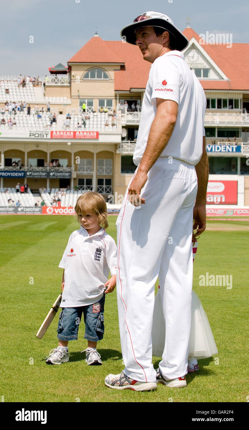 England captain Michael Vaughan with son Archie after beating New ...