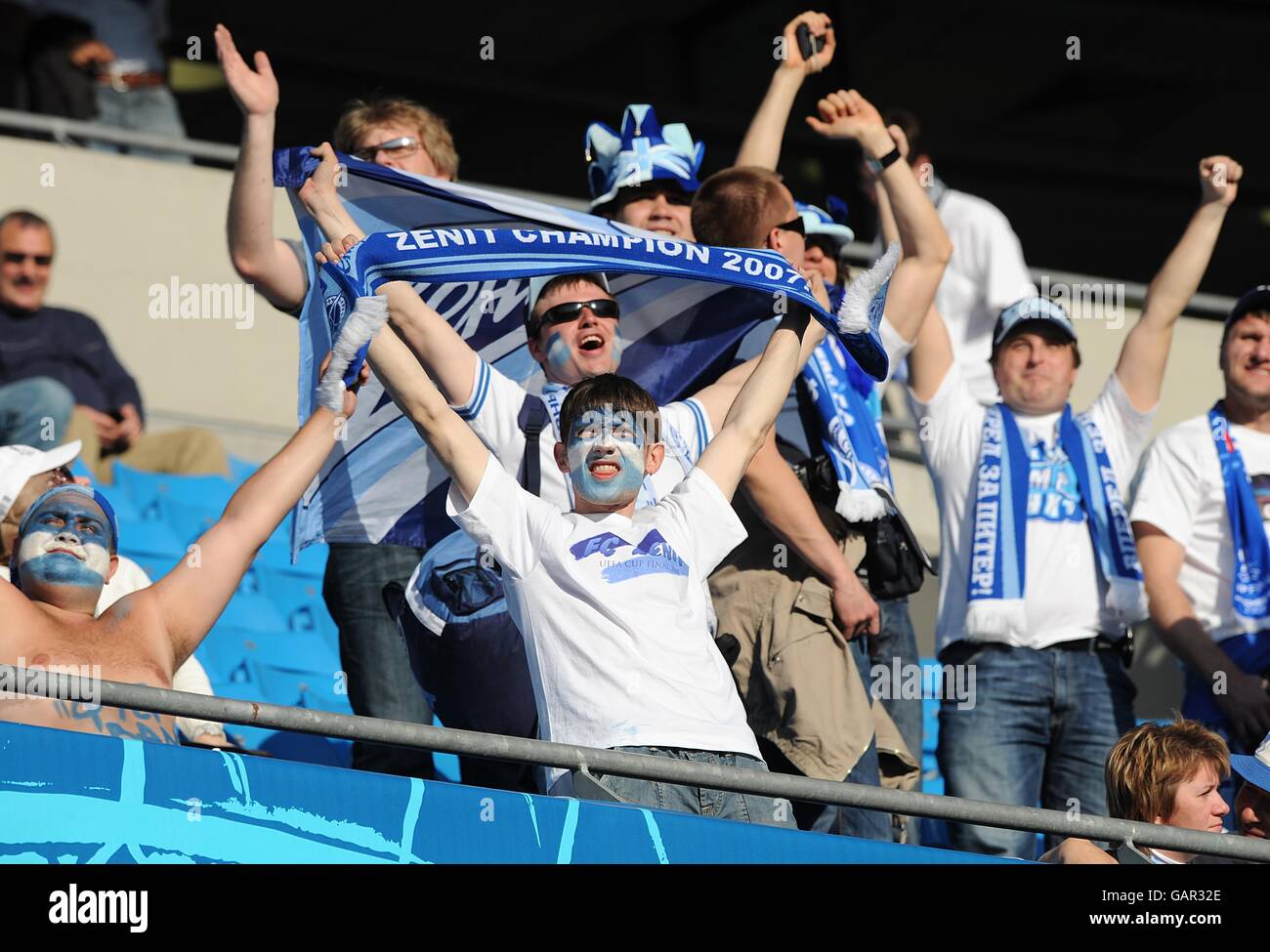Fc zenit saint petersburg fans hi-res stock photography and images - Alamy