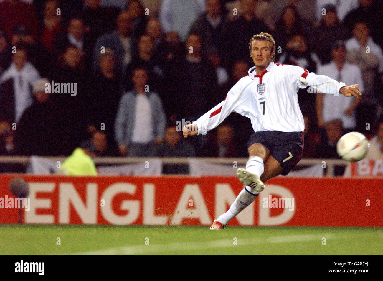 David beckham england takes free kick hi-res stock photography and ...