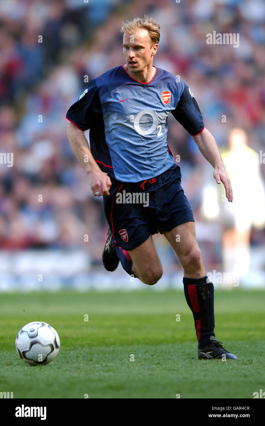 Dennis bergkamp arsenal hi-res stock photography and images - Alamy