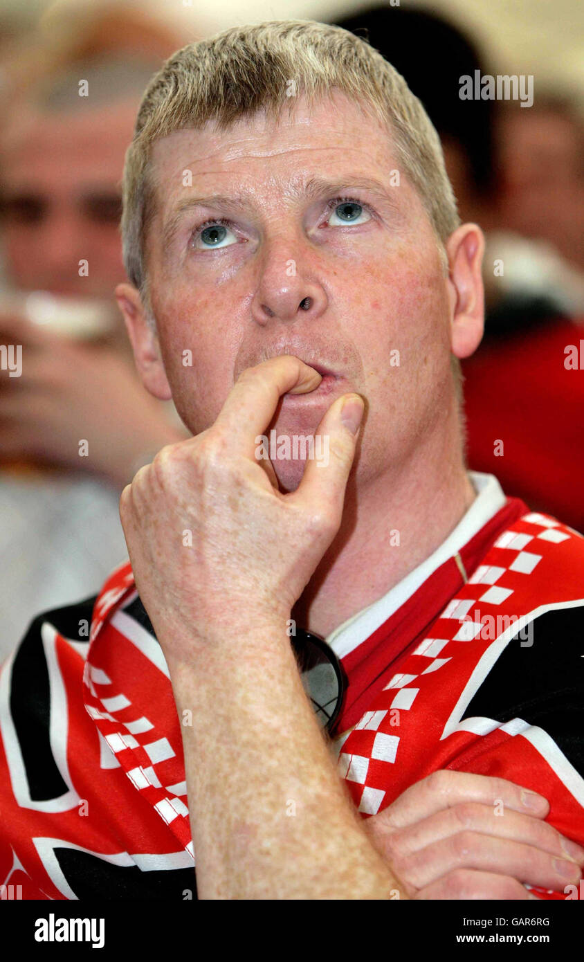 Chelsea fan pub hi-res stock photography and images - Alamy