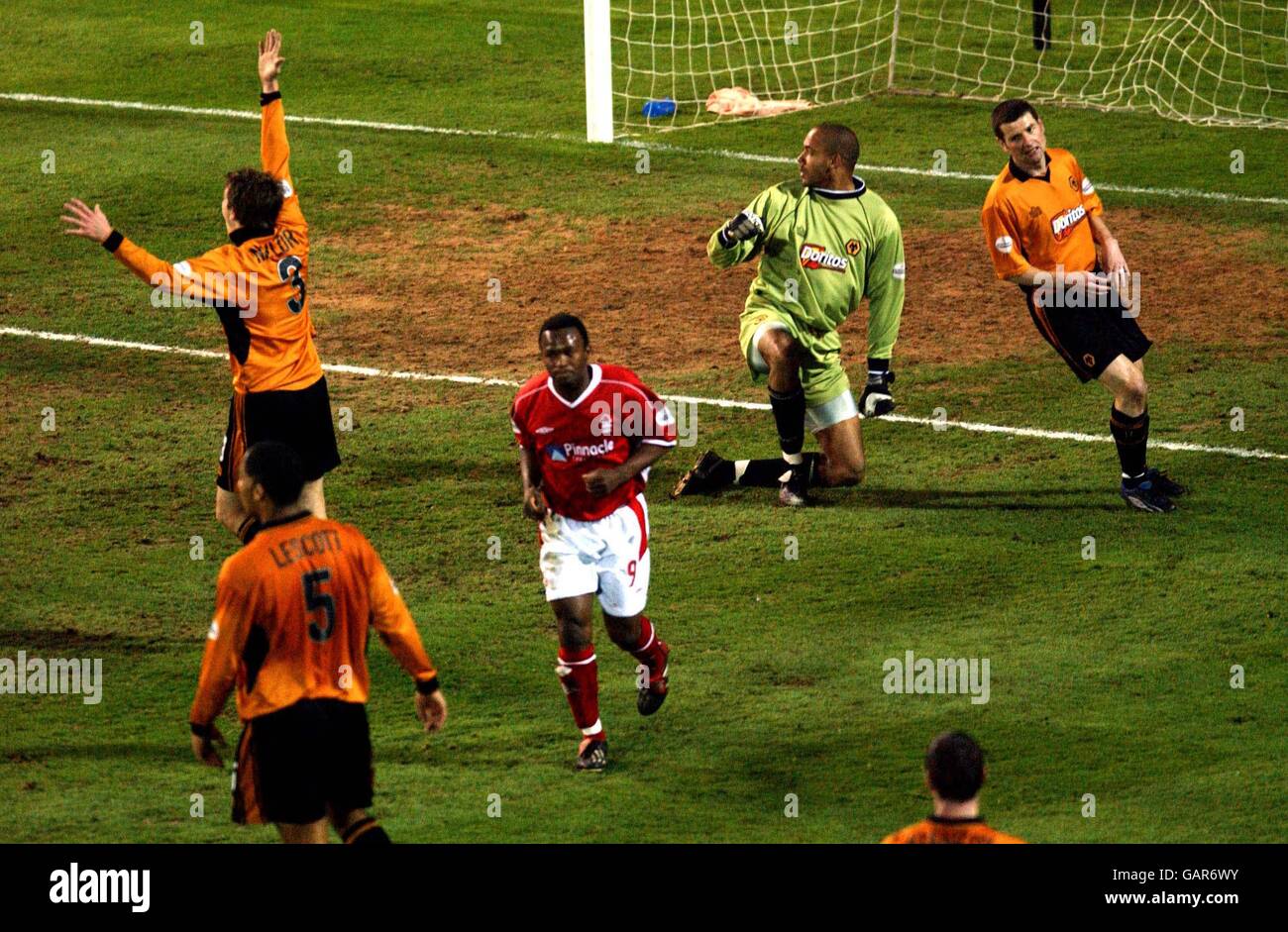 Soccer defenders hi-res stock photography and images - Alamy