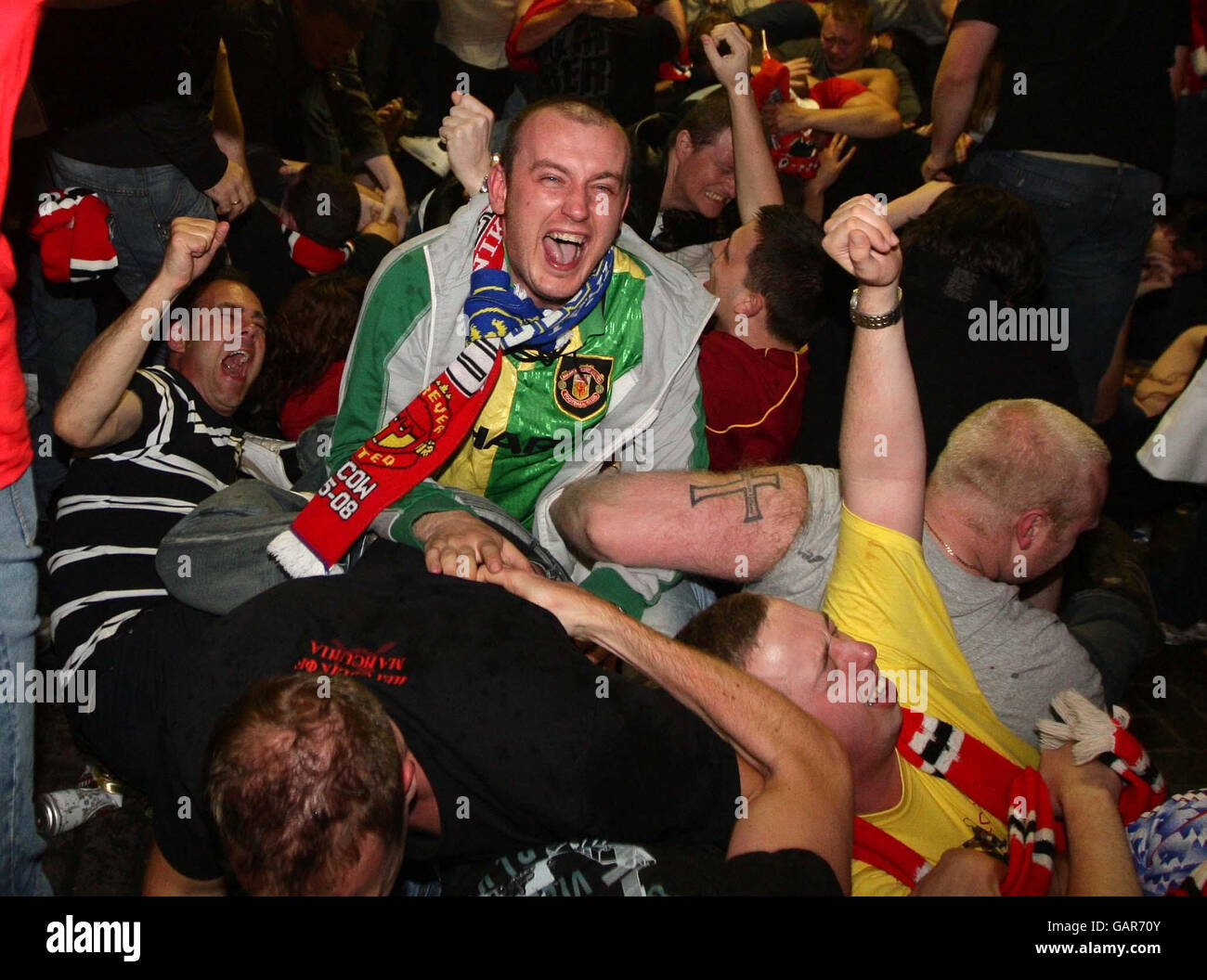 Happy chelsea fans hi-res stock photography and images - Alamy