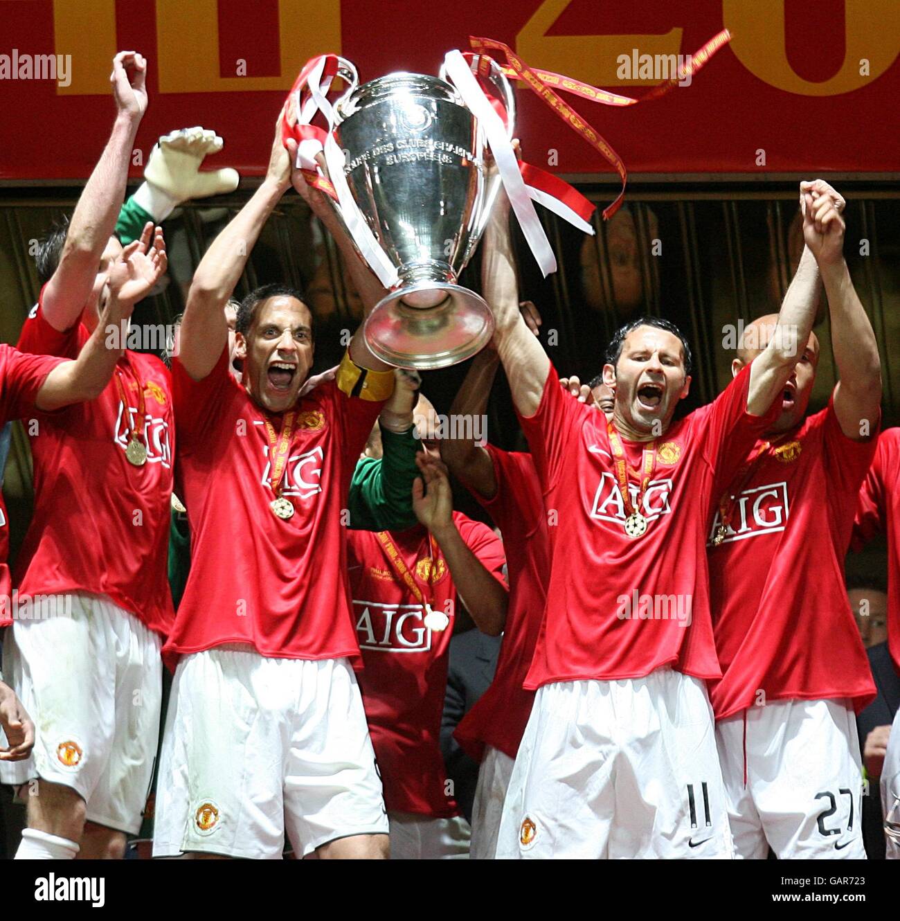 Chelsea champions league trophy lift hi-res stock photography and ...