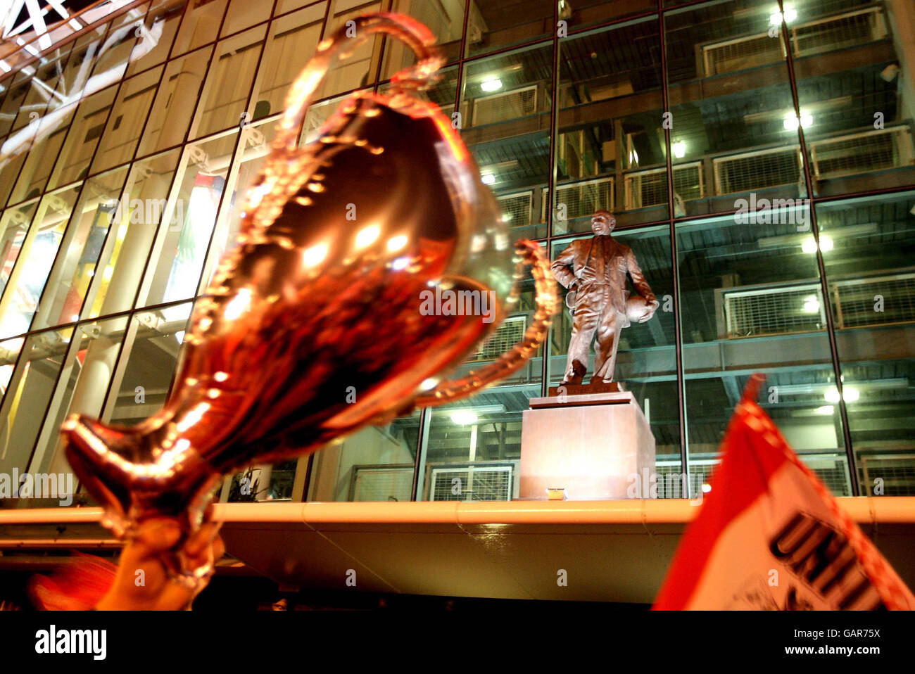 Matt busby celebrates with the trophy hi-res stock photography and ...