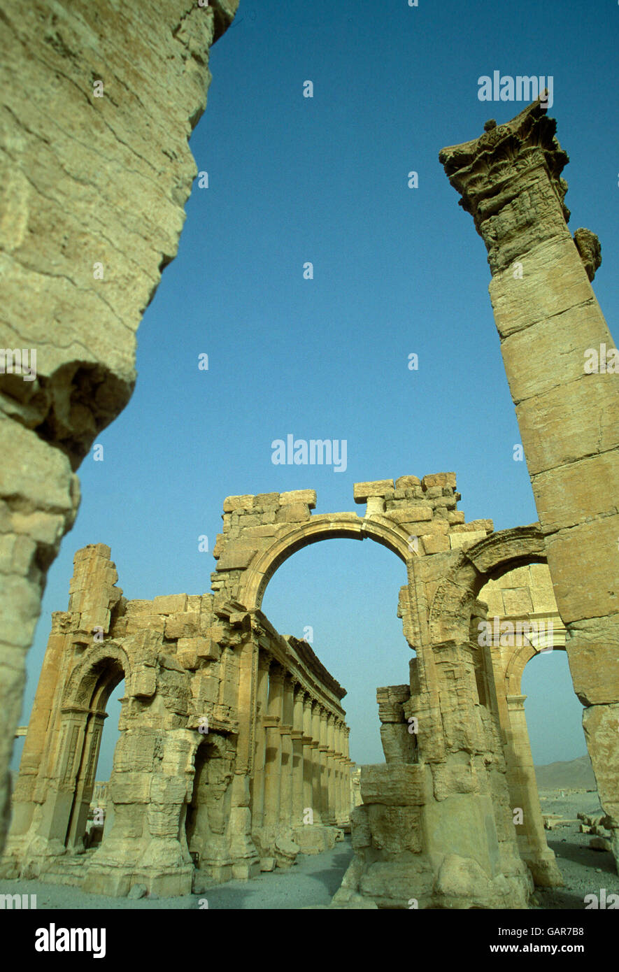 the Roman Ruins of Palmyra in Palmyra in the east of Syria Stock Photo ...