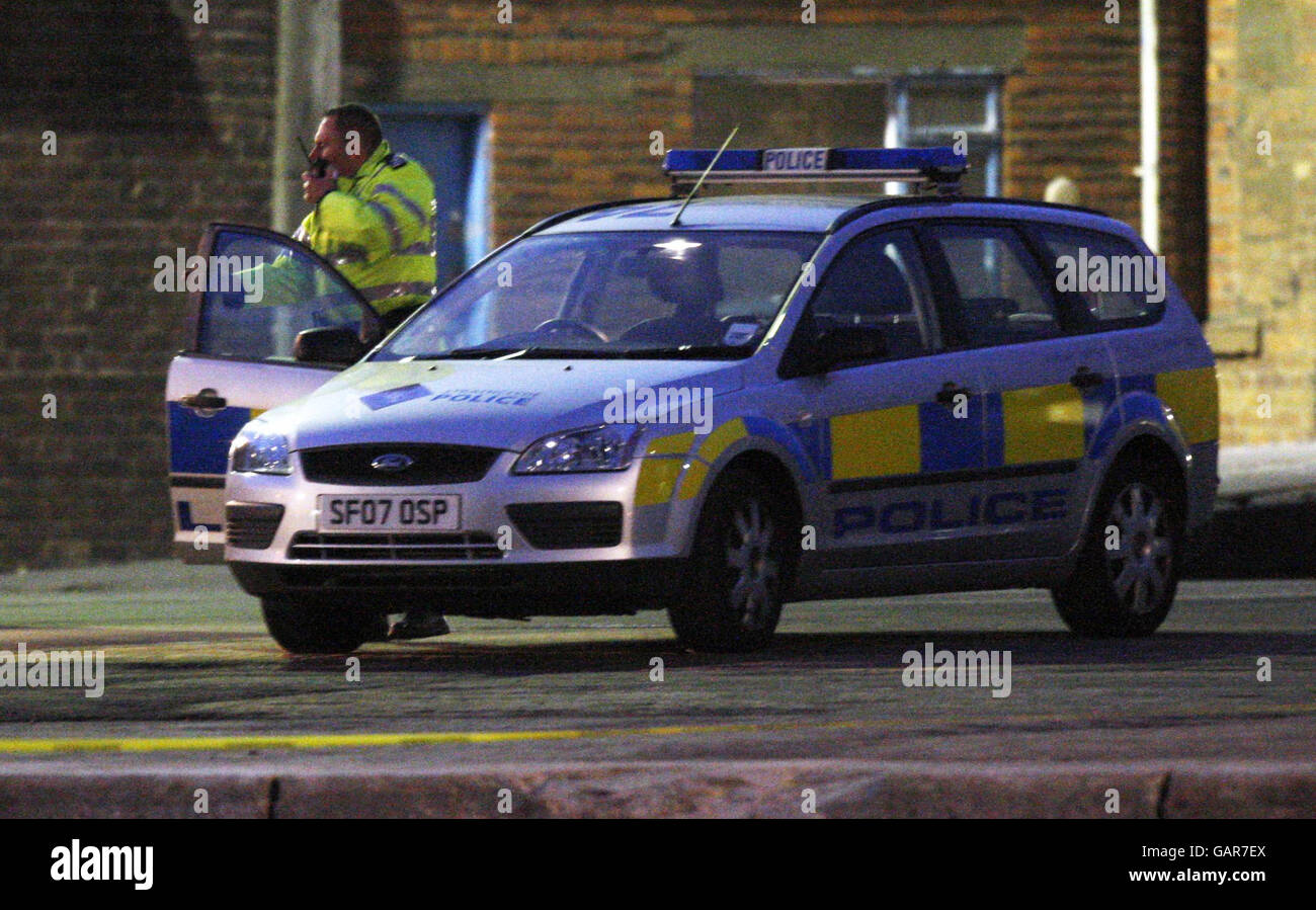 Police officers arrive hi-res stock photography and images - Alamy
