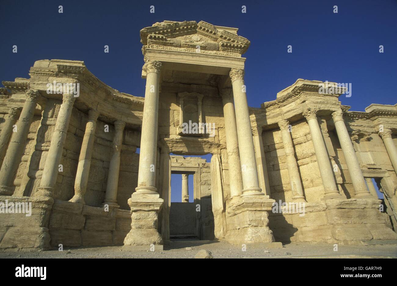 the Roman Ruins of Palmyra in Palmyra in the east of Syria Stock Photo ...