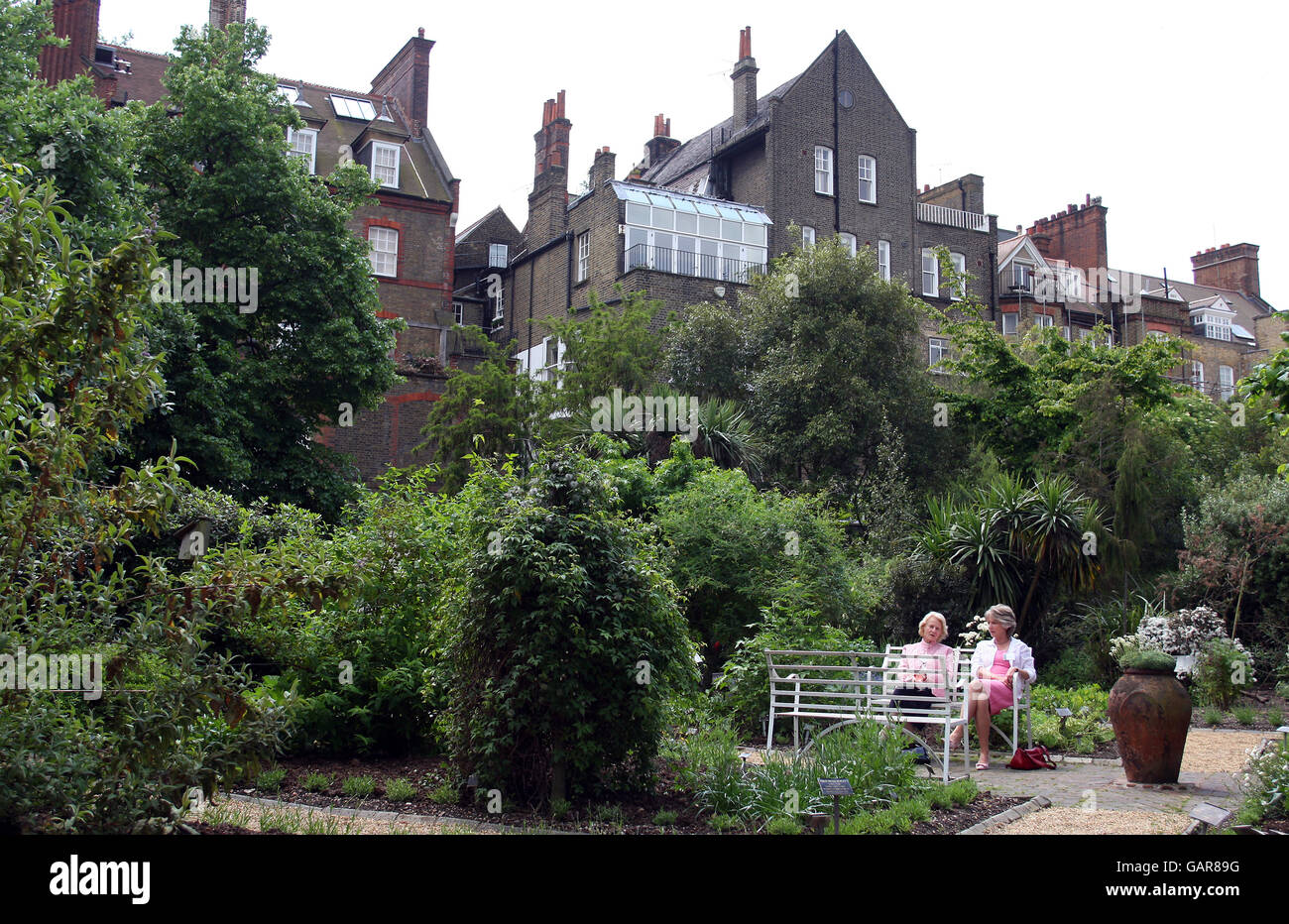 Chelsea garden hi-res stock photography and images - Alamy