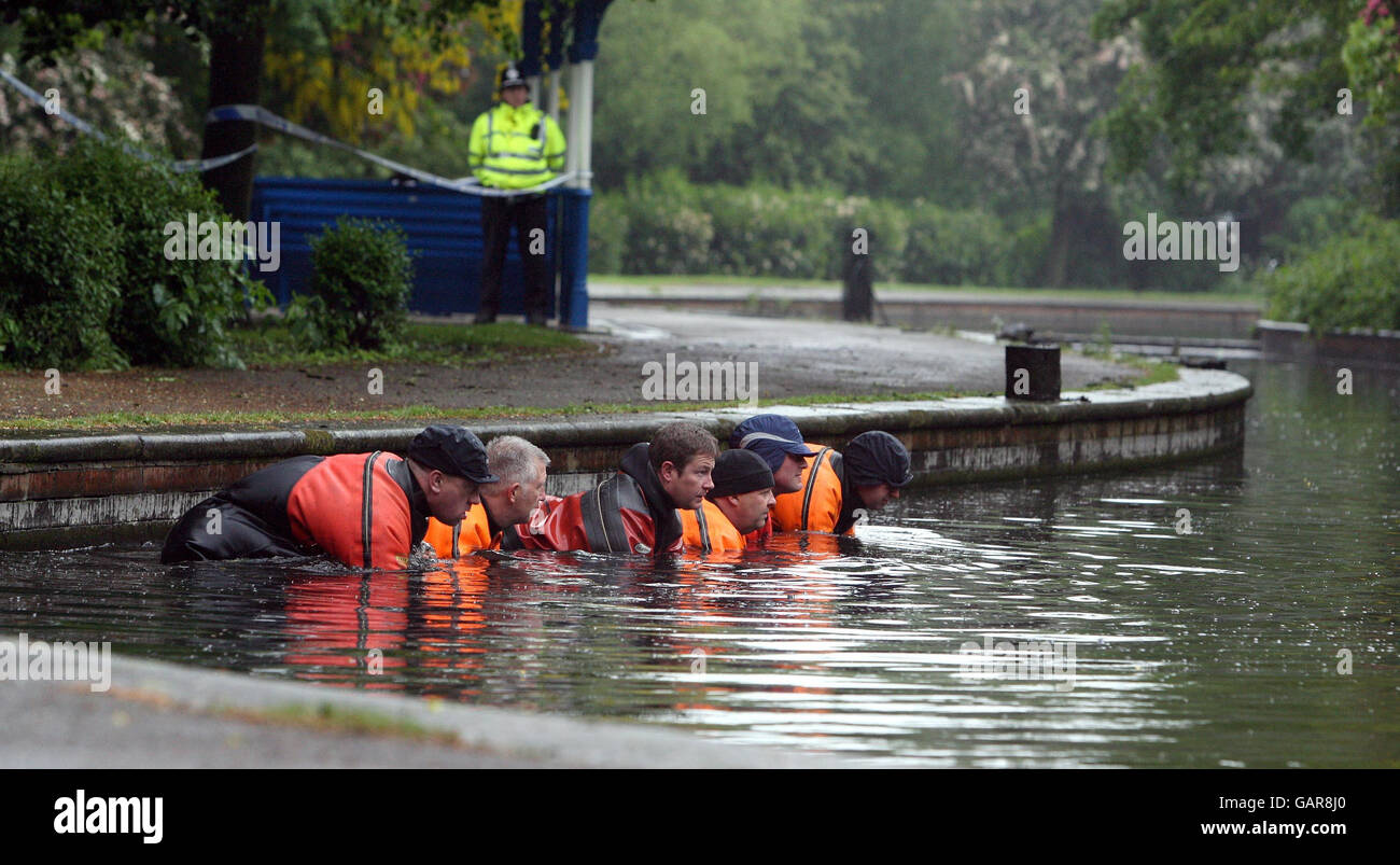 Police officers search crows nest park in dewsbury hi-res stock ...