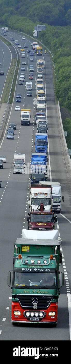 Lorry drivers fuel protest hi-res stock photography and images - Alamy