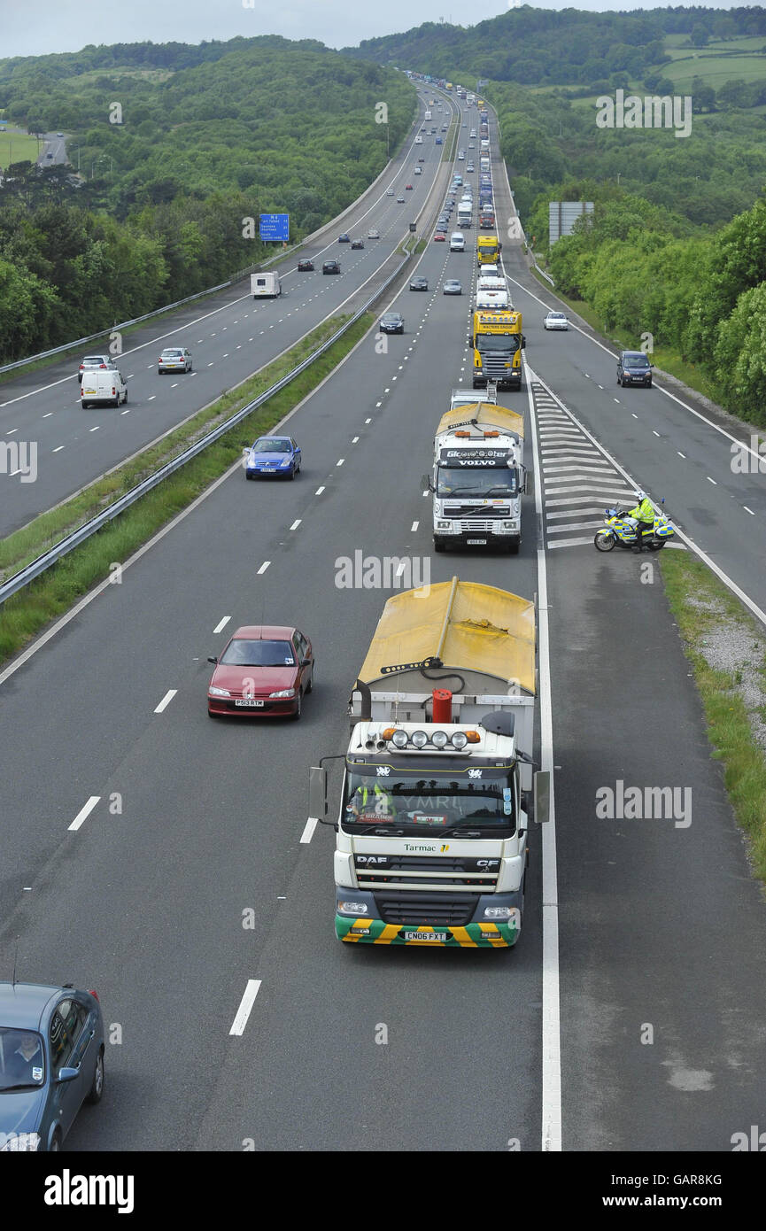 Lorry drivers' fuel protest Stock Photo - Alamy