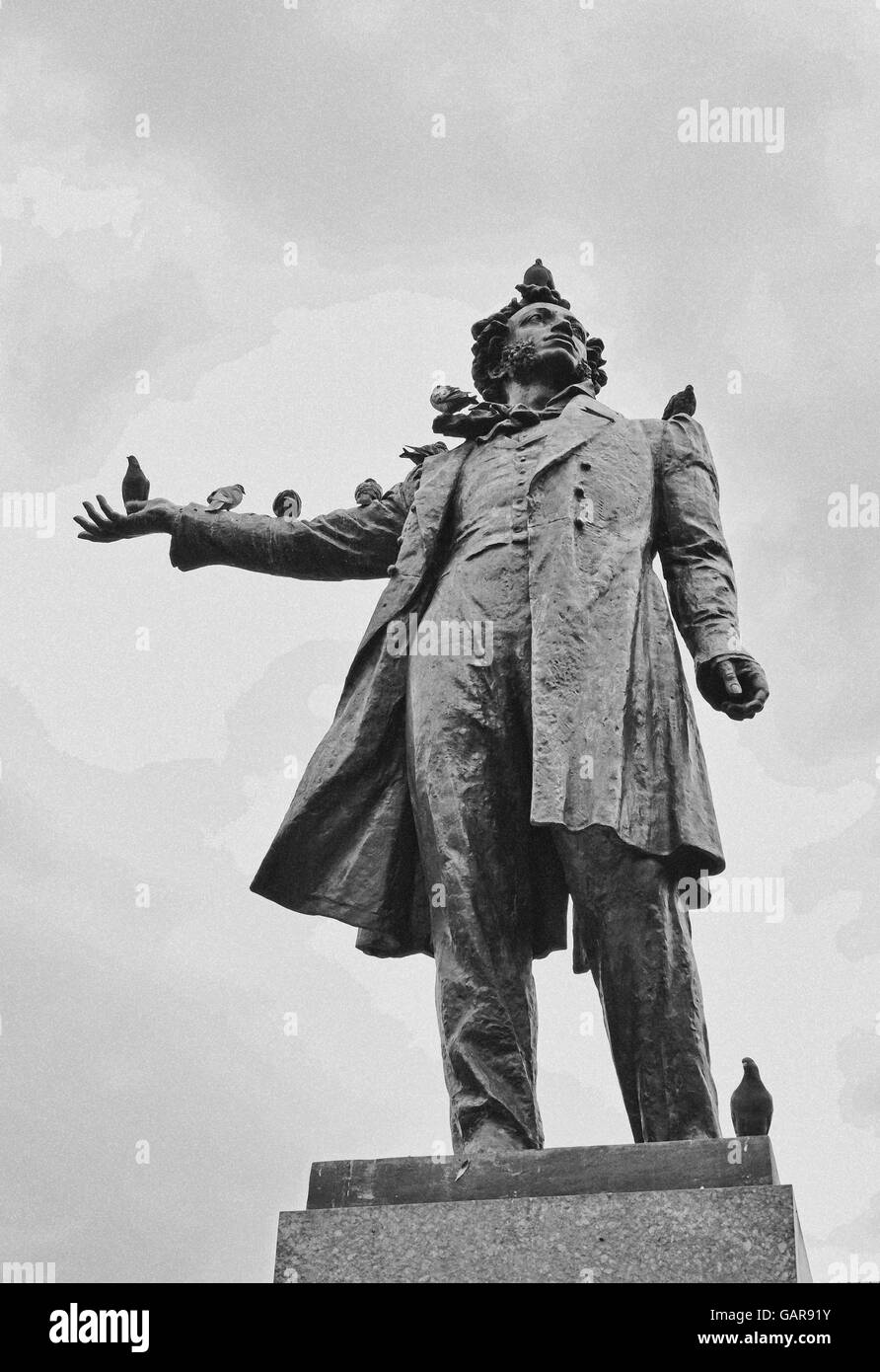 Monument to the Russian poet Alexander Pushkin Stock Photo - Alamy