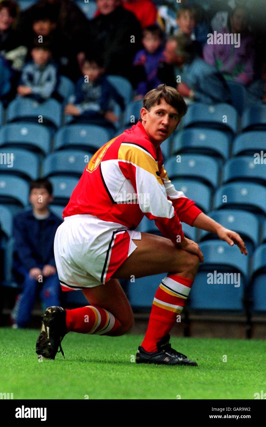 GARY LINEKER GRAMPUS EIGHT FINDS THE GOING TOUGH Stock Photo - Alamy