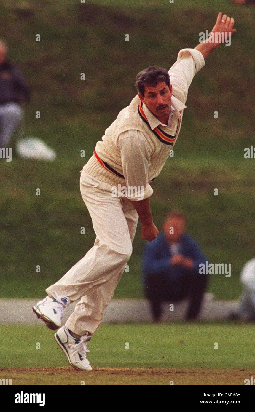 Sir richard hadlee back bowling leyland v lancaster hi-res stock ...