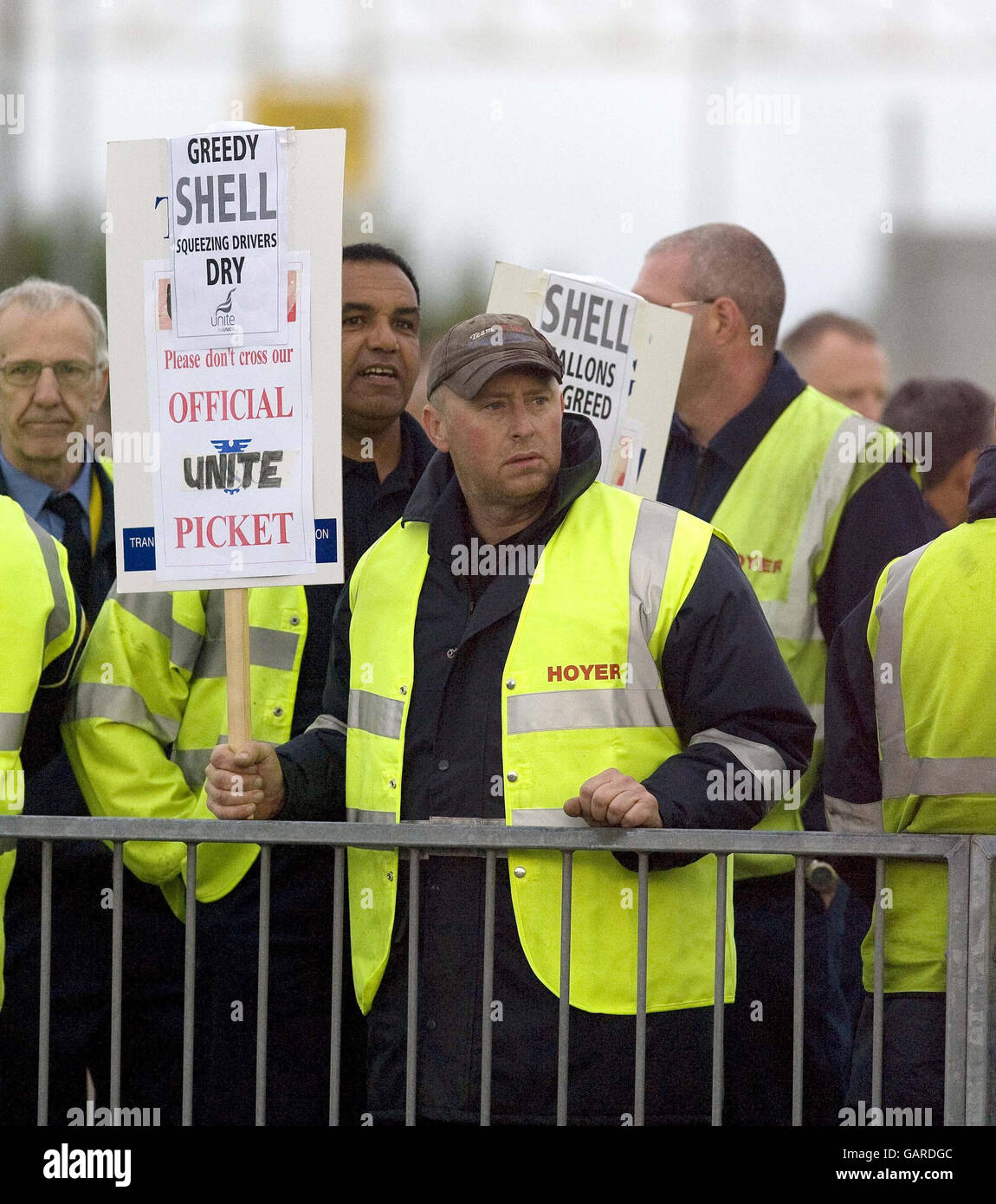 Tanker drivers strike outside refinery hi-res stock photography and ...