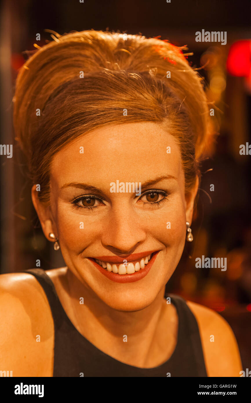 England, London, Madame Tussauds, Wax Figure of Julia Roberts Stock ... England, London, Madame Tussauds, Wax Figure of Julia Roberts Stock ...