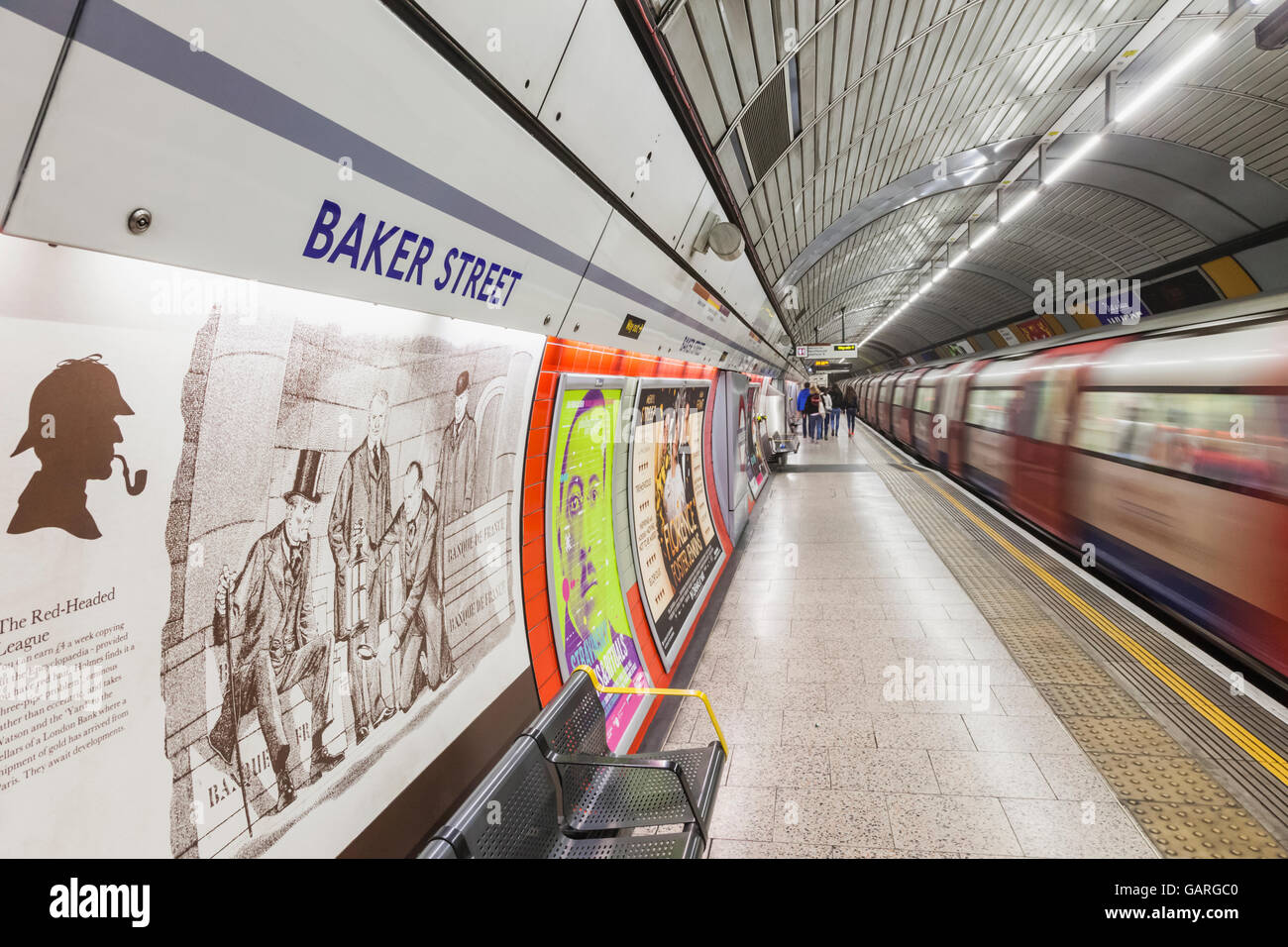 England, London, The Underground, Baker Street Station Platform Stock ...