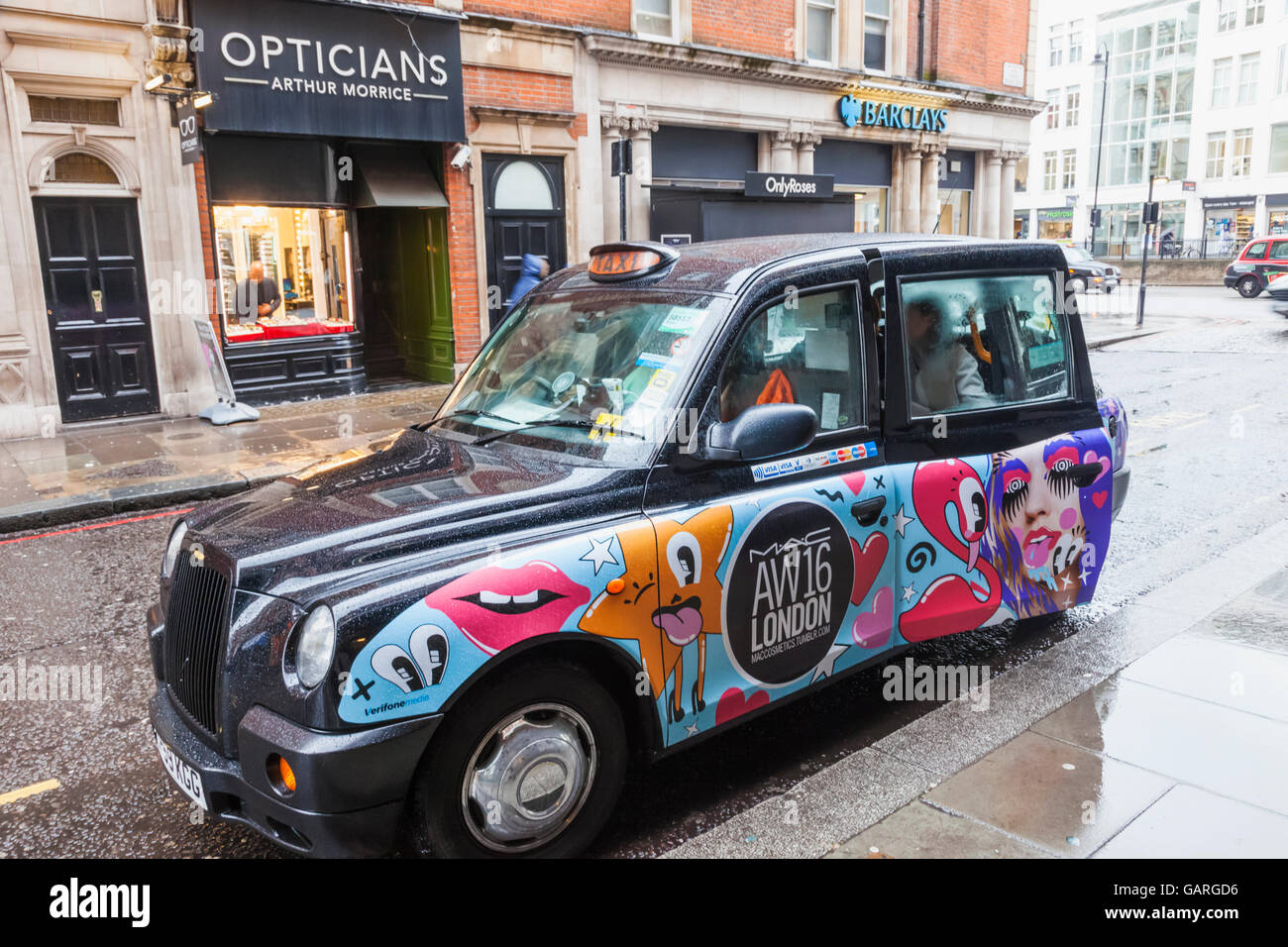 Black taxi london hi-res stock photography and images - Alamy