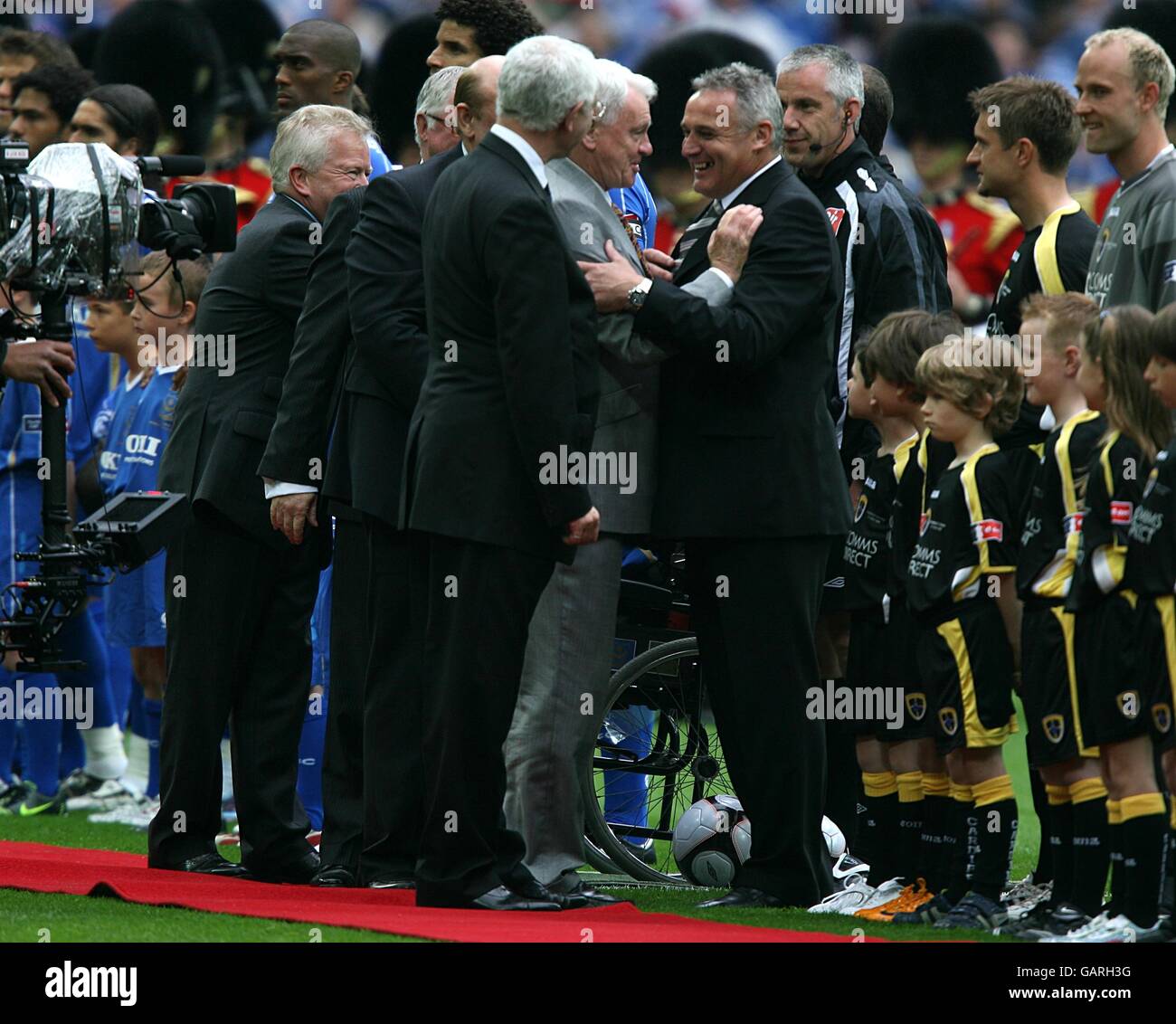 Cardiff City manager Dave Jones is greeted by Sir Bobby Robson prior to ...
