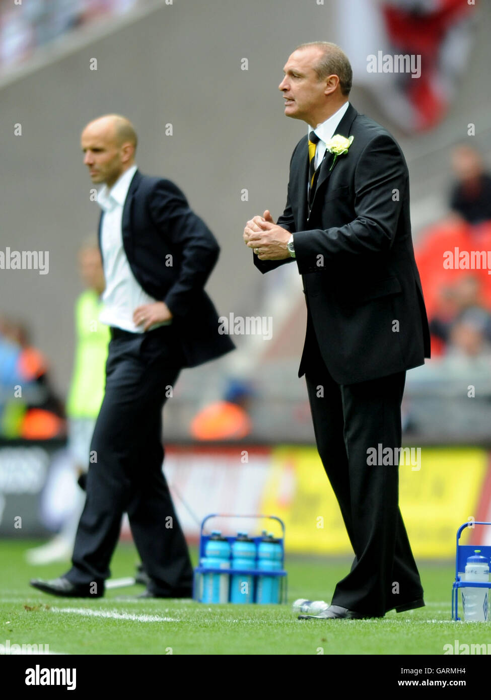 Cambridge United's manager Jimmy Quinn (r) and Exeter City's manager ...