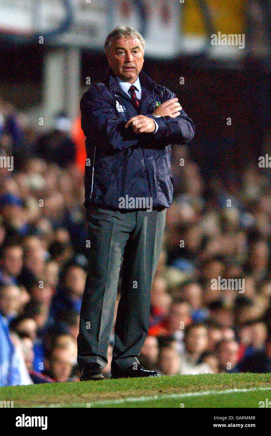 Burnley's manager Stan Ternent watches his team in action Stock Photo ...