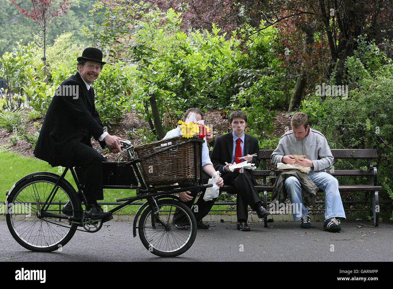 Leopold bloom aka les doherty left launching the bloomsday festival hi ...