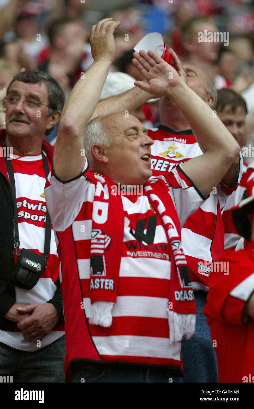 Doncaster rovers fans in the stand hi-res stock photography and images ...