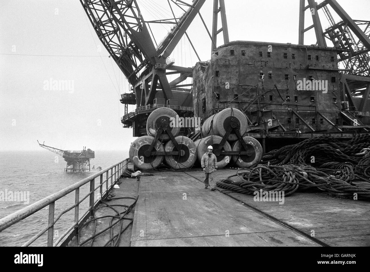 Accidents disasters explosion fire piper alpha hi-res stock photography ...