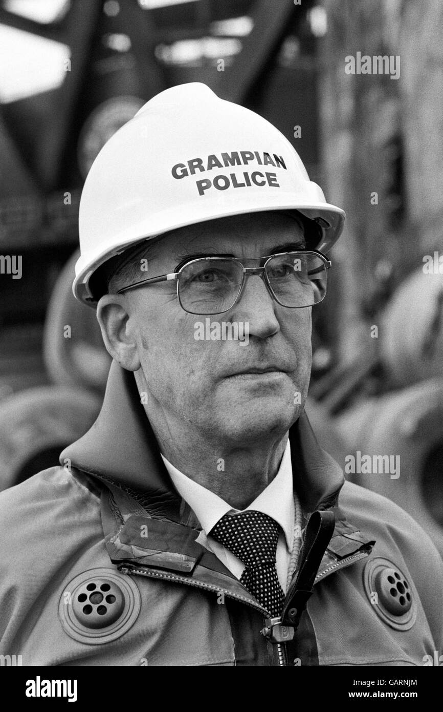 Accidents & Disasters - Explosion/Fire - Piper Alpha Oil Rig Disaster ...