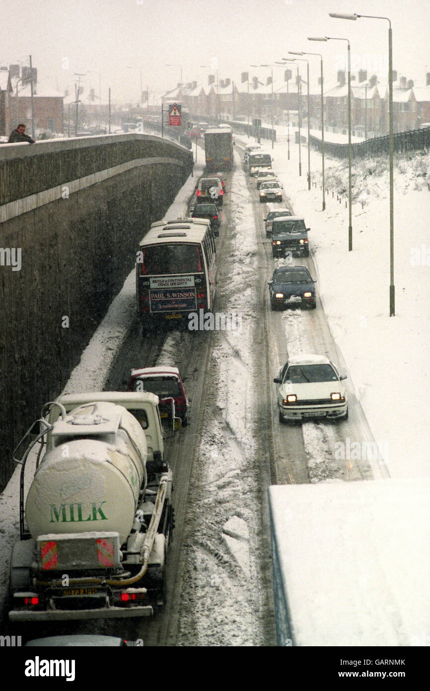 British Weather - Winter - Snow - Nottinghamshire - 1990 Stock Photo ...