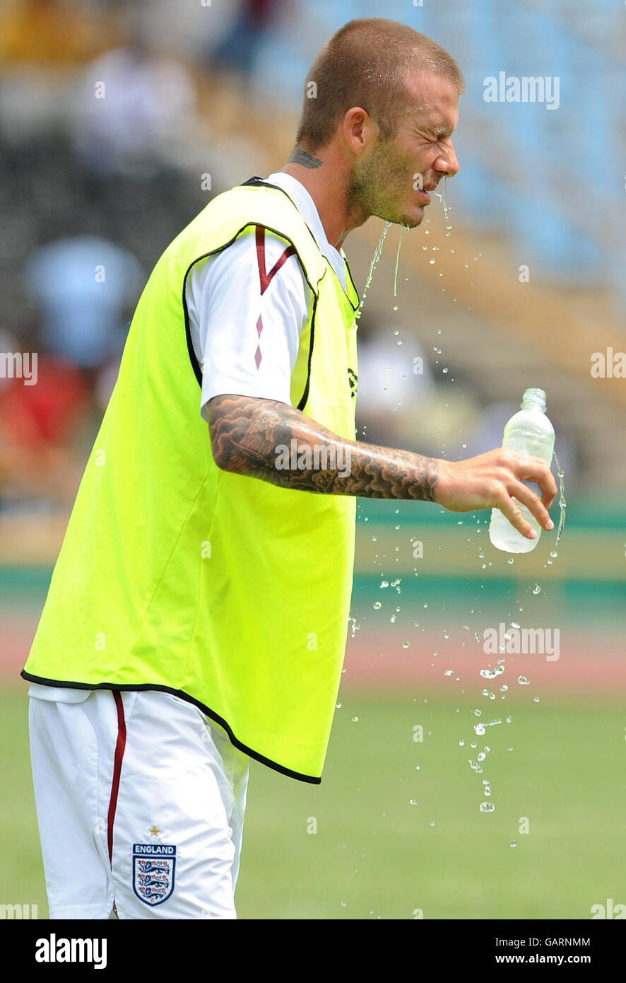 England's David Beckham pours water on his face during a training ...