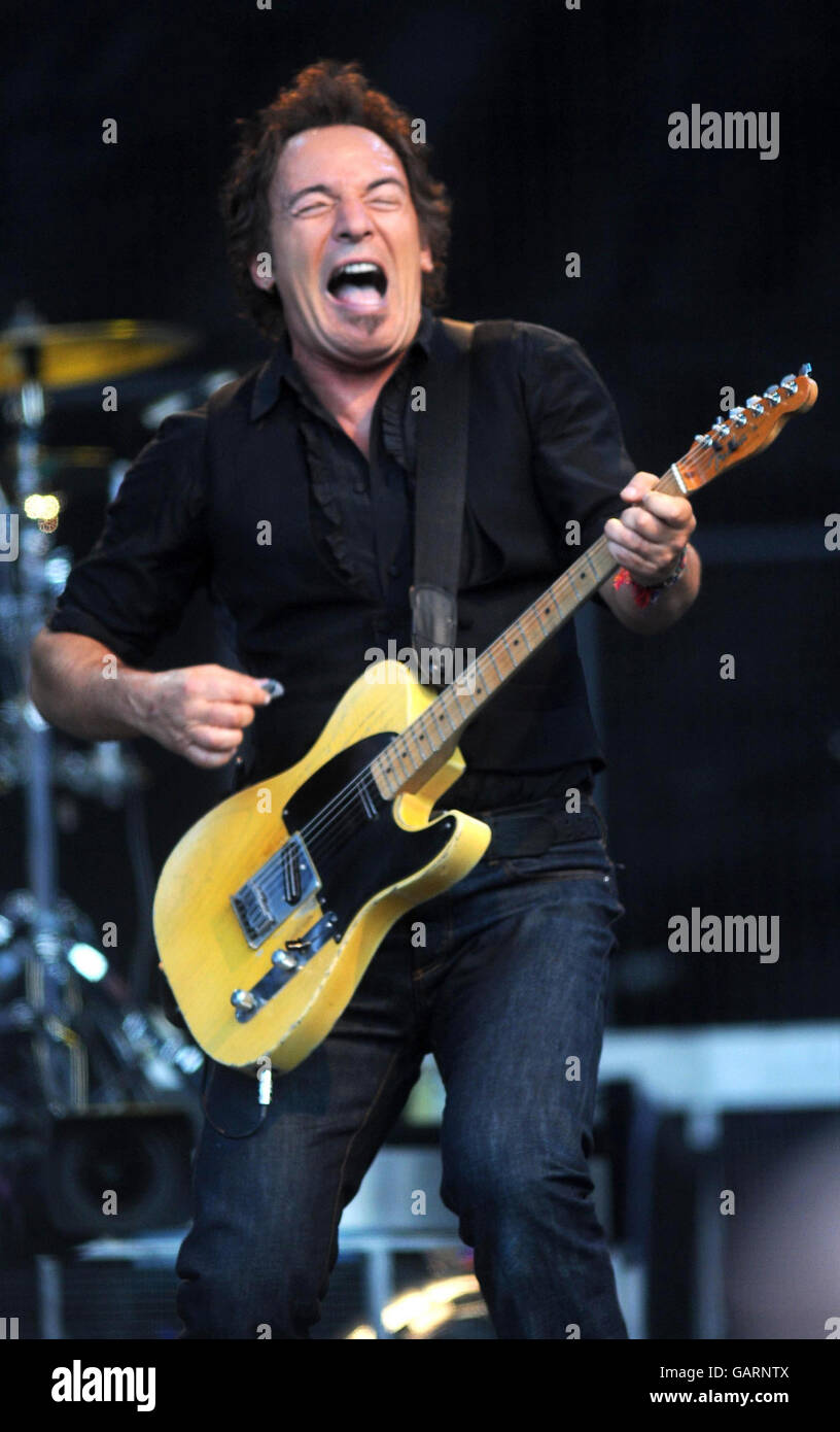 Bruce springsteen performs in concert at the emirates stadium hi-res ...