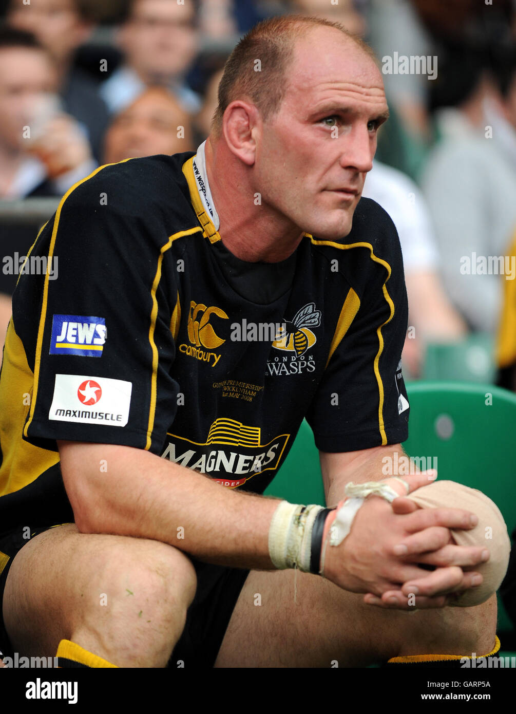 London Wasps' Lawrence Dallaglio after being subsituted in his final ...