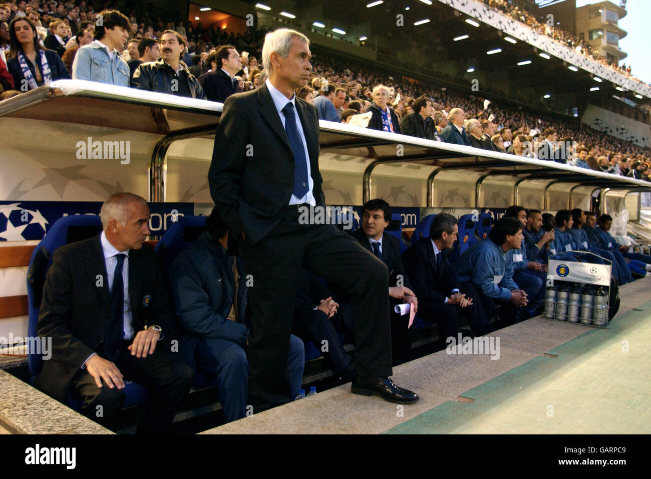 Inter Milan coach Hector Raul Cuper watches the game from the dugout ...