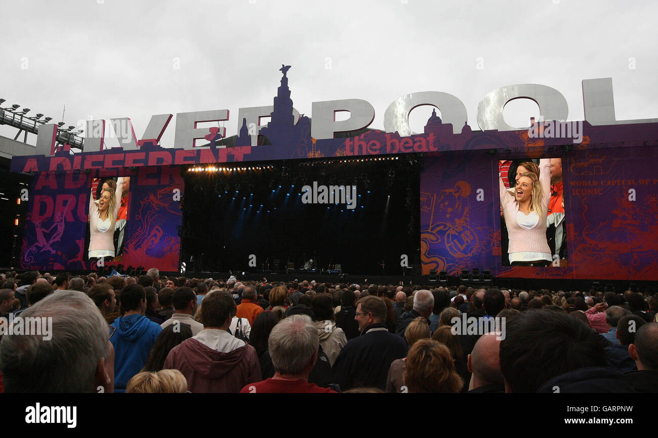 Anfield crowd High Resolution Stock Photography and Images - Alamy
