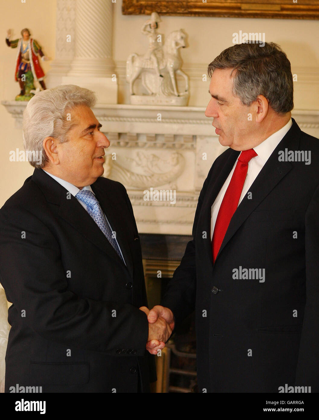 Prime Minister Gordon Brown (right) meets with the President of ...