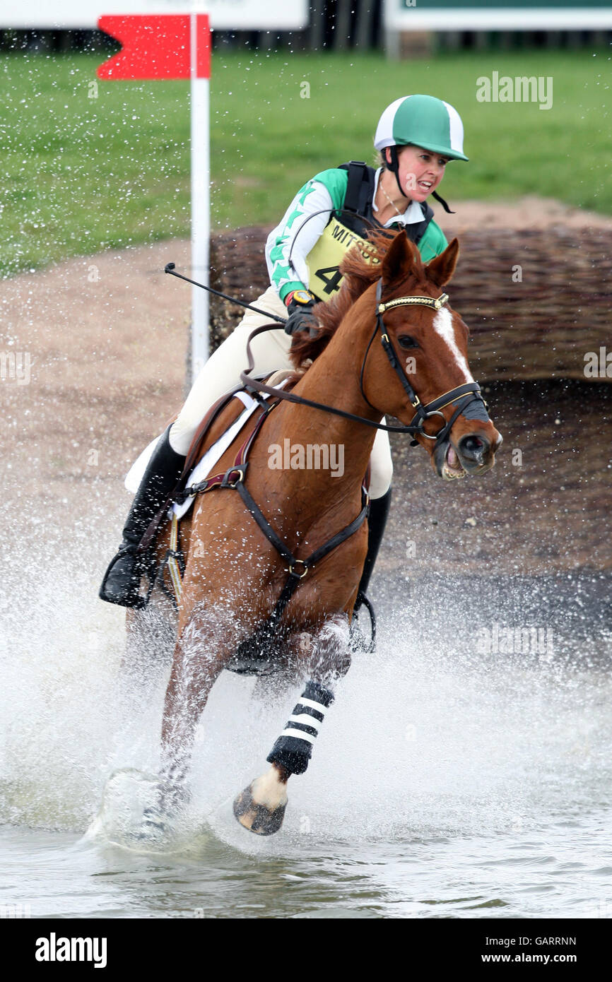 Jenelle Pitts rides Mr. Showoff in the cross country competition Stock ...