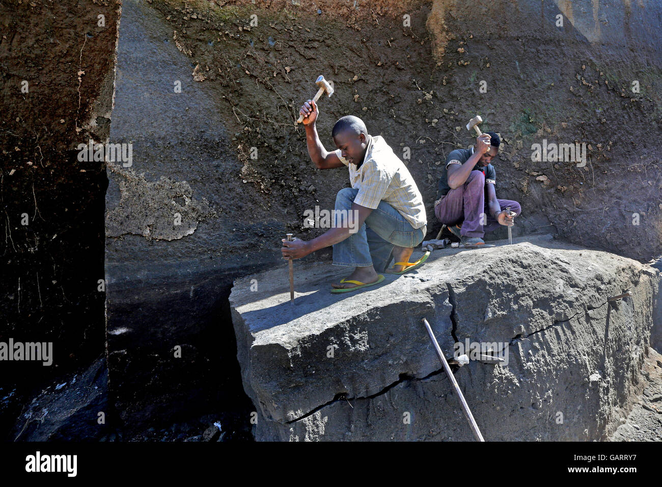 Workers in a quarry near Nakuru, Kenya, Africa Stock Photo - Alamy