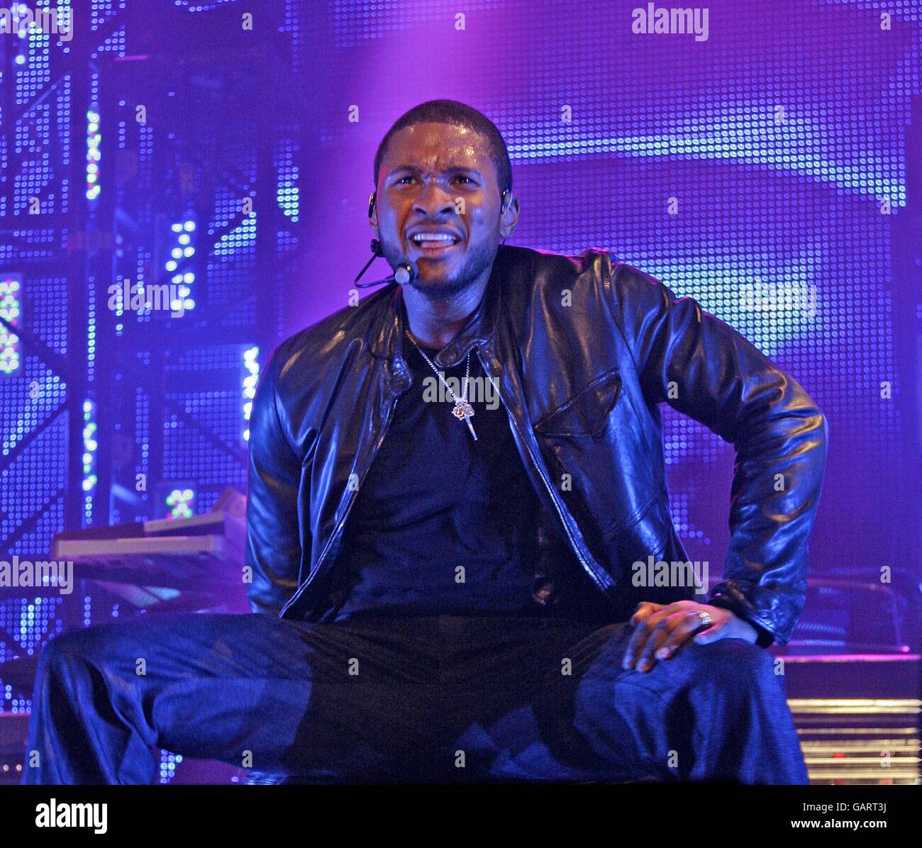 Usher in concert - London Stock Photo - Alamy