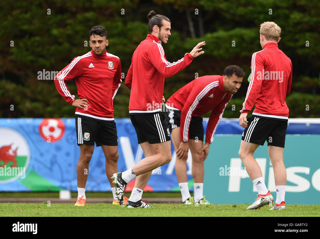 Wales' (left to right) Neil Taylor, Gareth Bale, Hal Robson-Kanu and ...