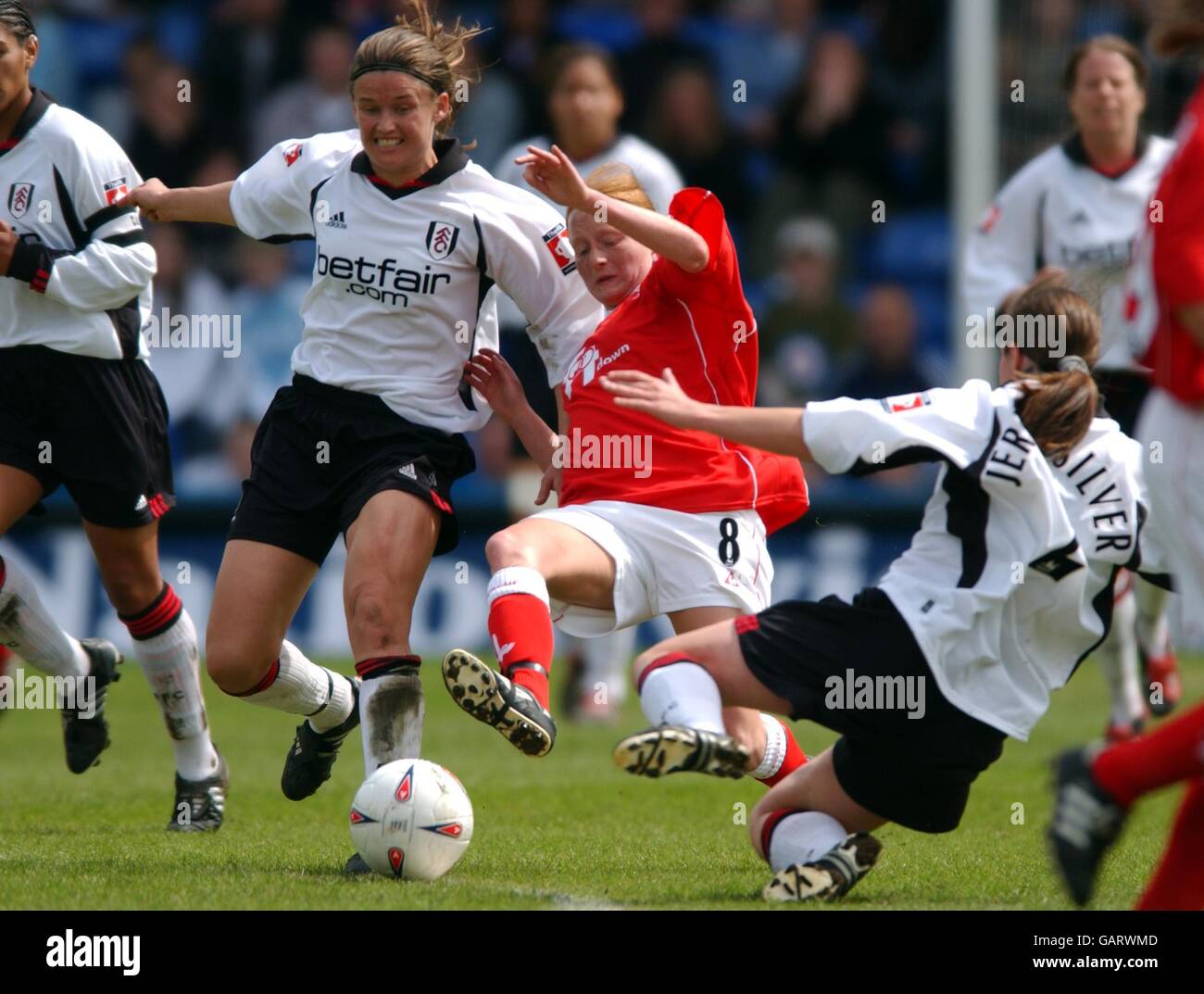 Fulham's Margunn Haugenes (l) and Kim Jerray-Silver (r) tackle Charlton ...