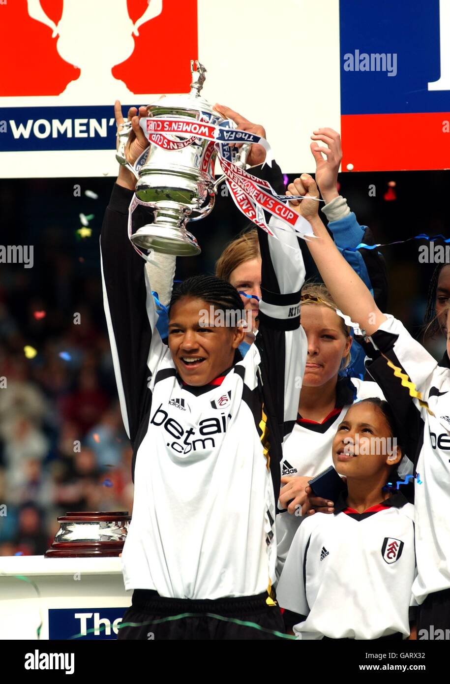 Fulham captain Mary Phillip hold the Women's Nationwide FA Cup Final ...