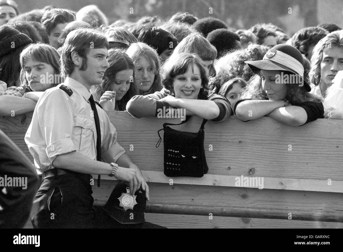 Queen hyde park concert 1976 hi-res stock photography and images - Alamy