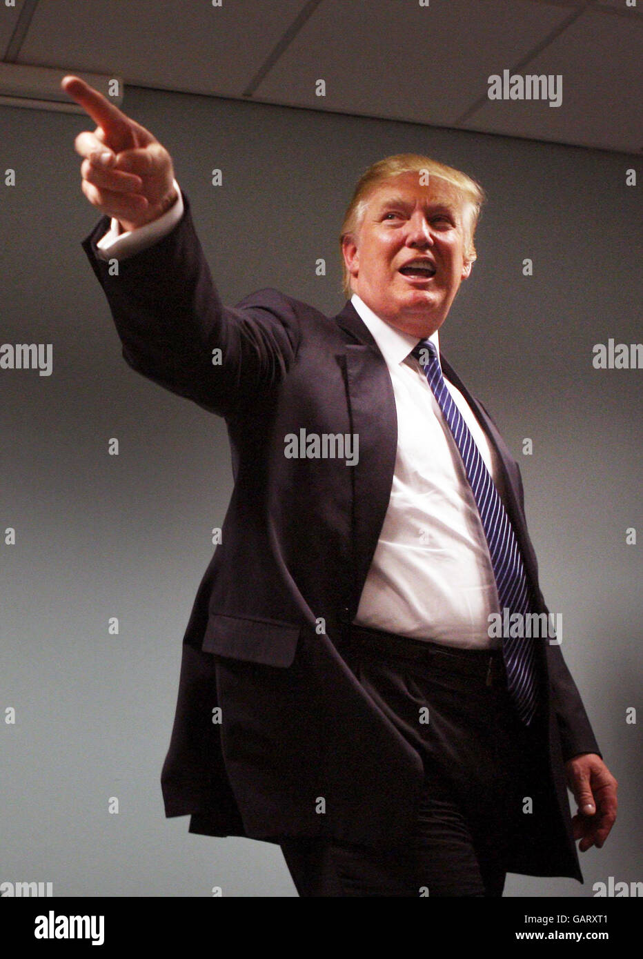 Donald trump pointing hi-res stock photography and images - Alamy
